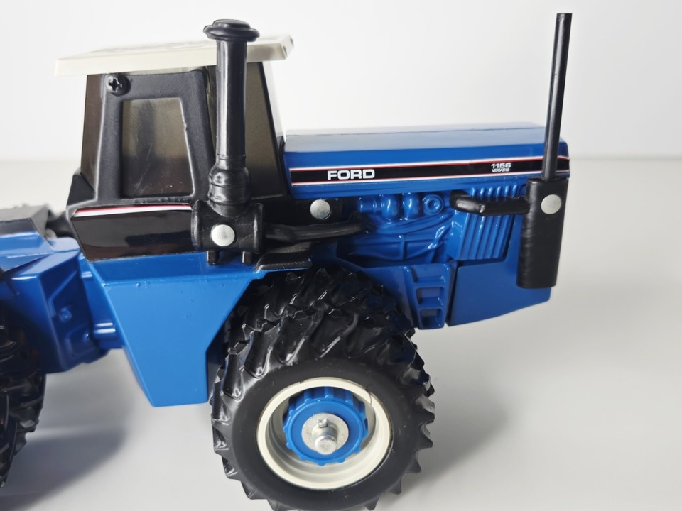 Scale Models - Ford 1156 Versatile Tractor - 1:32 - 1990 "Parts Mart ...
