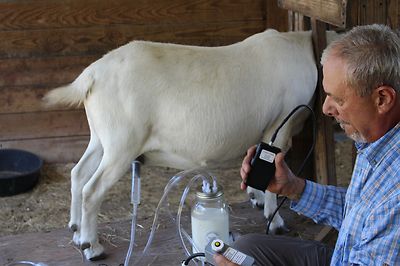 Dansha Farms™ The Frontier" Goat Sheep Cow Milk Machine Rechargeable 1/ ...
