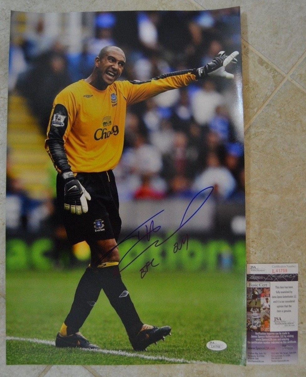 Tim Howard Shirtless Shirtless TV Commercial "Hunk" Art Moore - "LIVE