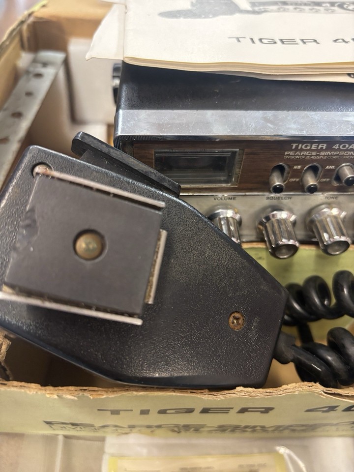 Pearce Simpson Tiger 40A CB Radio with Mic and Box - tested and works ...