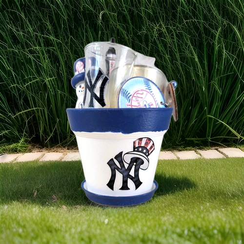 New York Yankees Small Plastic Planter Themed Gift Set (Includes ...