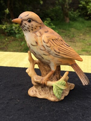 Pottery / Porcelain Mistle Thrush Bird Figurine decorative 12.5 cm high ...