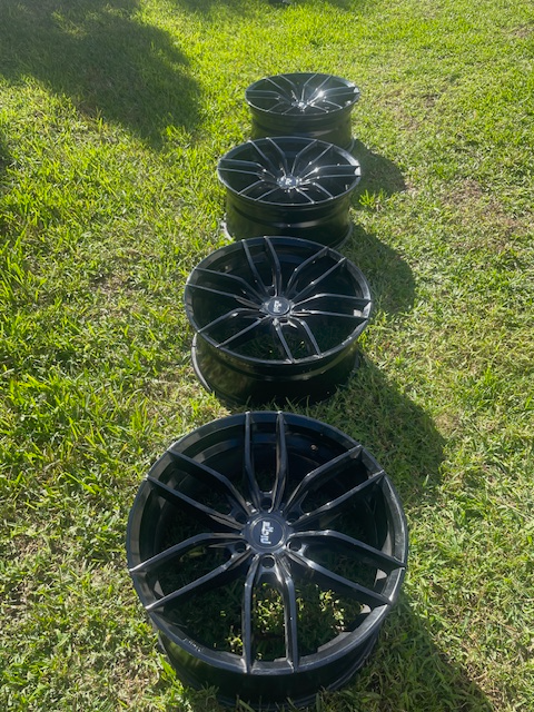 Niche M209 Vosso Gloss Black 4 Wheels combined: 22x9.5, 6x139.7/6x5.5 ...