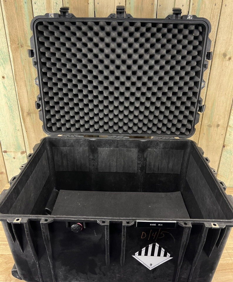 Pelican 1660 Protector Case Black Rolling Waterproof Good Condition AB ...