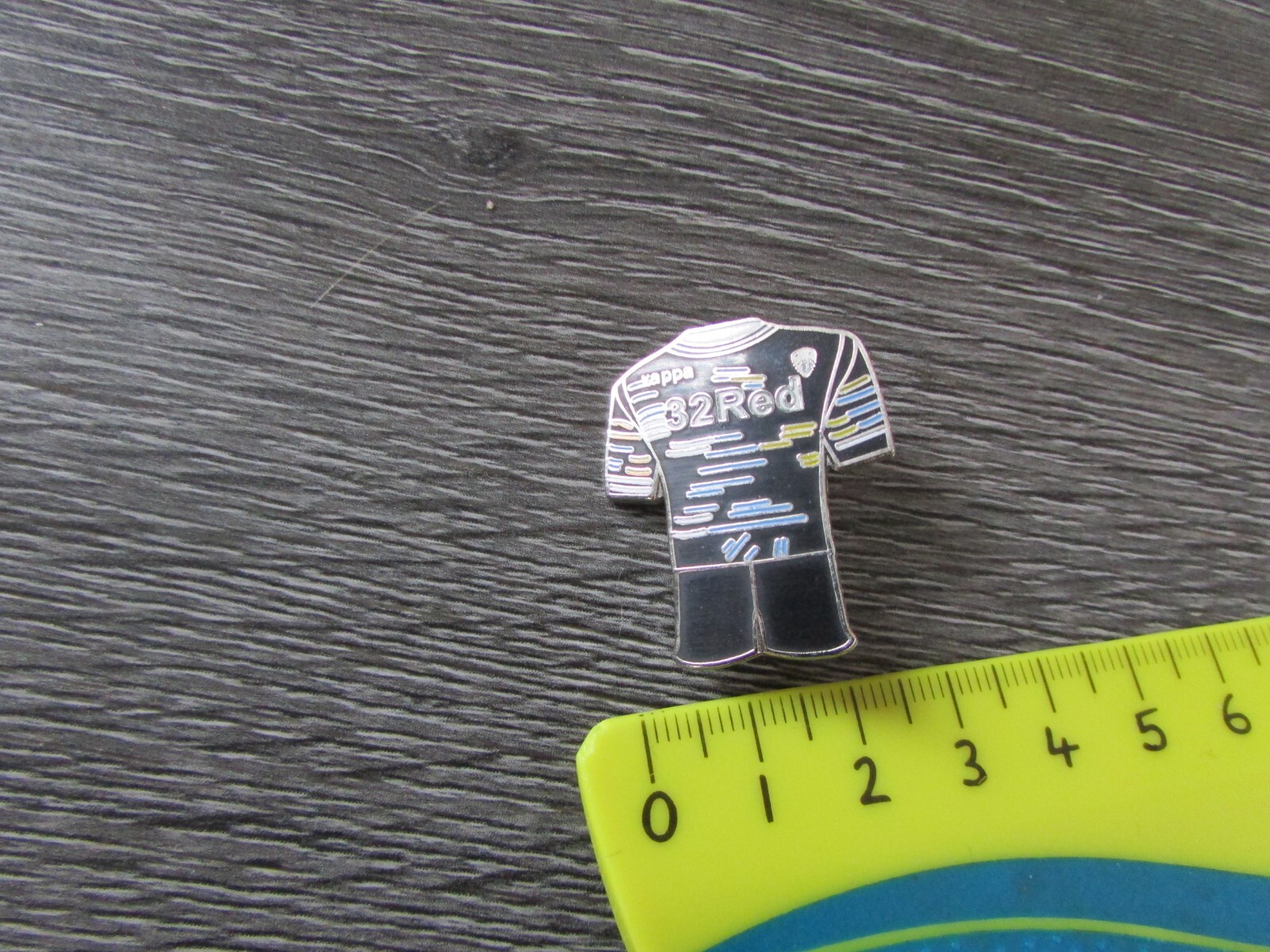 Leeds United Kappa 32red Sponsors Football Kit Shirt Shaped Badge B | eBay