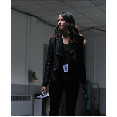 Person of Interest Amy Acker as Root Holding Case and Gun 8 x 10 Inch ...