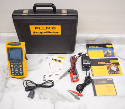 Fluke 123 Industrial Scope meter 20MHz USED w/ Case & Leads Fully ...
