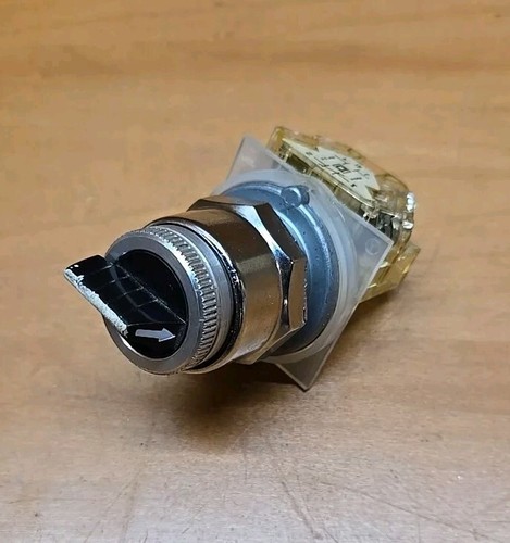 SQUARE D 9001-SKS42B SELECTOR SWITCH 3 POS HAND OFF AUTO MAIN 9001-KA1 ...