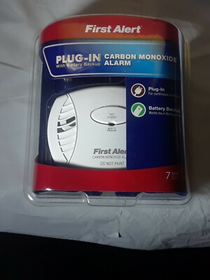 First Alert CO605 Carbon Monoxide Plug-In Alarm with Battery Back up ...