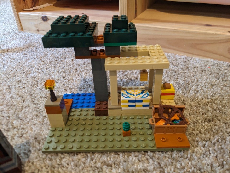 LEGO Minecraft 21160 The Illager Raid - Complete with instructions, no ...