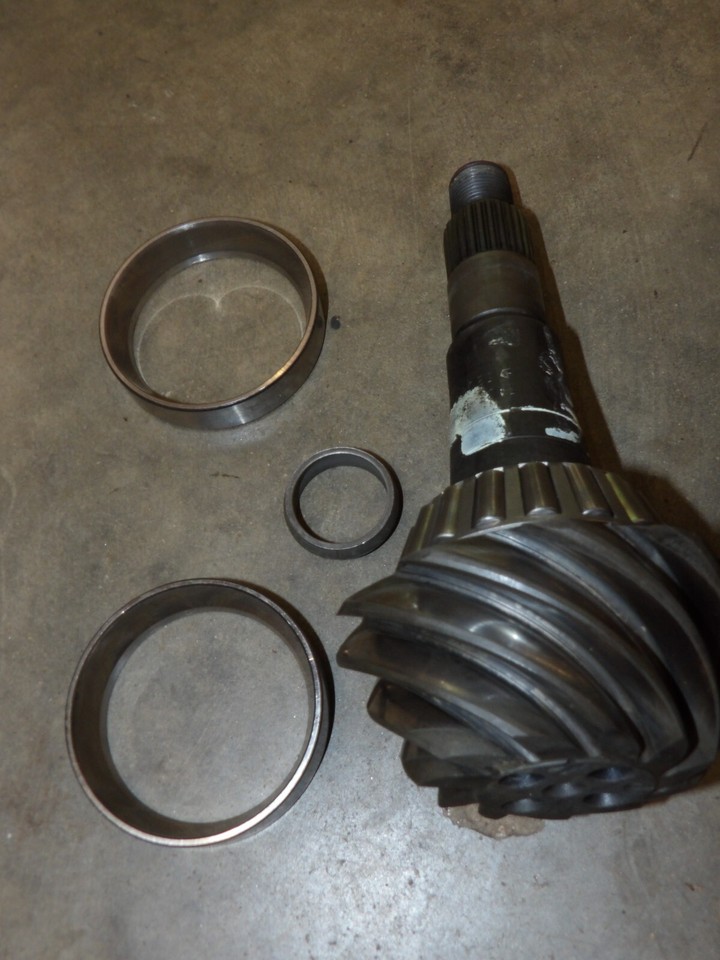 Chrysler 8-1/4" Rear Axle Differential Ring Pinion 3.55 Cherokee JEEP ...