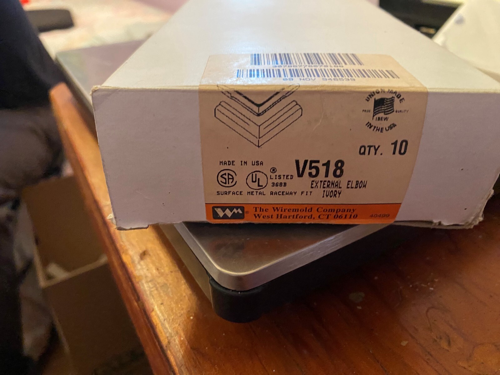 Box of 9 Wiremold V518 External Elbow - Ivory 3 MISSING CLIP (BS-354 ...