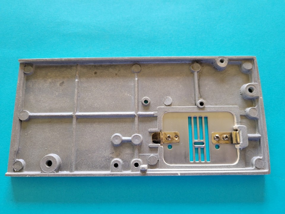 Singer 5528 Needle Plate With Machine Plate. Very Good Condition | eBay