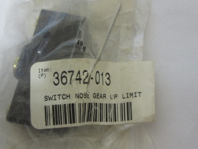 Piper P/N 36742-013 LH Main Squat Switch/Nose Gear Up Limit Switch for ...