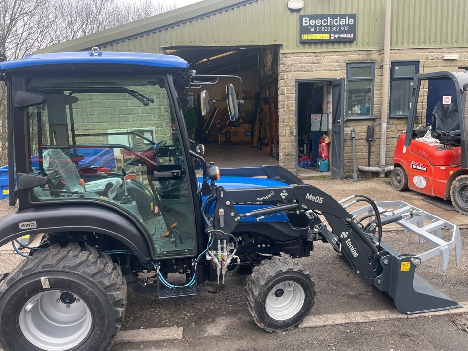 Solis 26 4WD tractor - Loaders, back actors, cabs & machinery at ...