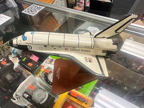 NASA US Space Shuttle Discovery Desk Display Spacecraft 1/200 Scale ...