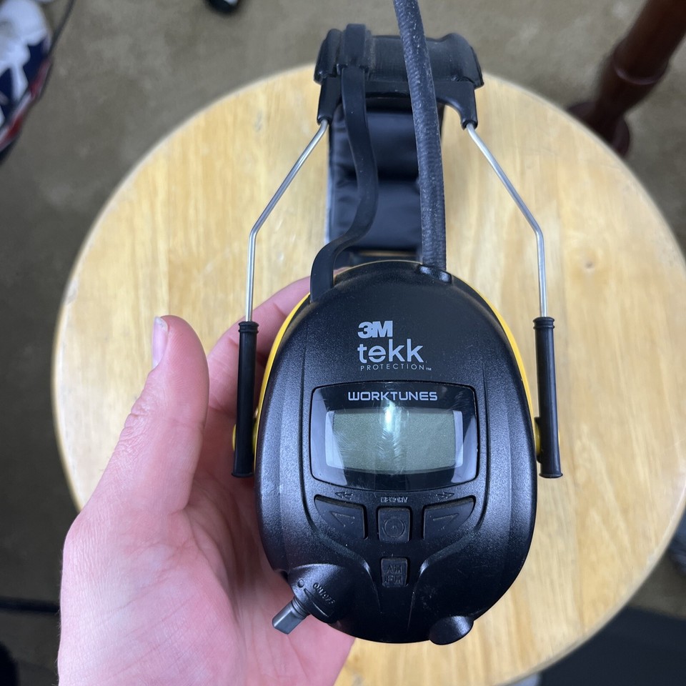 3M Tekk Hearing Protection Work Tunes AM/FM Radio Tuner Headphones ...