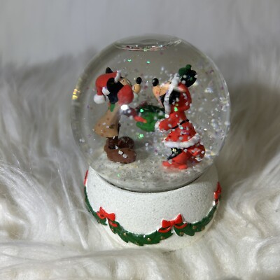 2006 Hallmark Disney Mickey and Minnie Mouse Kissing Mistletoe Time ...