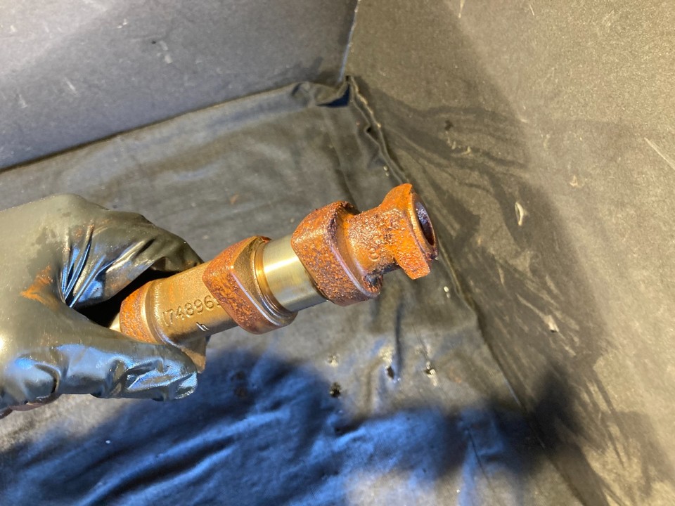 00-06 330i z3 z4 x5 M54B30 A i6 3.0L Intake Camshaft (Rusty & Scored ...