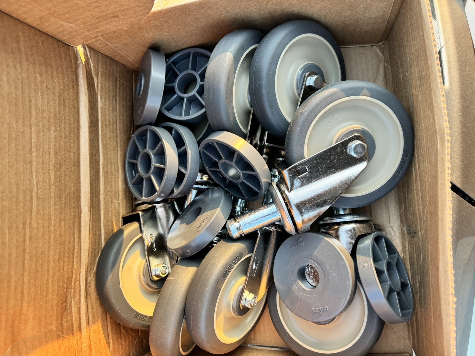 Metro 5MP 5" Stem Caster w/ 300 lb Capacity, 8 Swivels | eBay