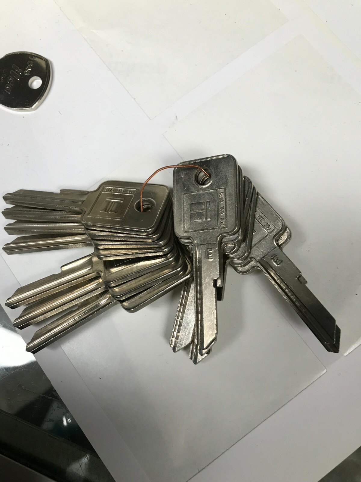 one Chevrolet GM Buick Pontiac OEM Ignition Key Blank B44 Letter Code E ...