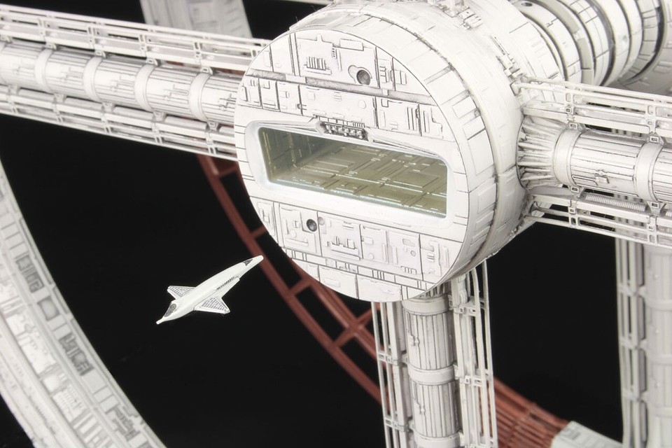 2001 A Space Odyssey - Moebius Models Space Station V MODEL KIT 2001-6 ...