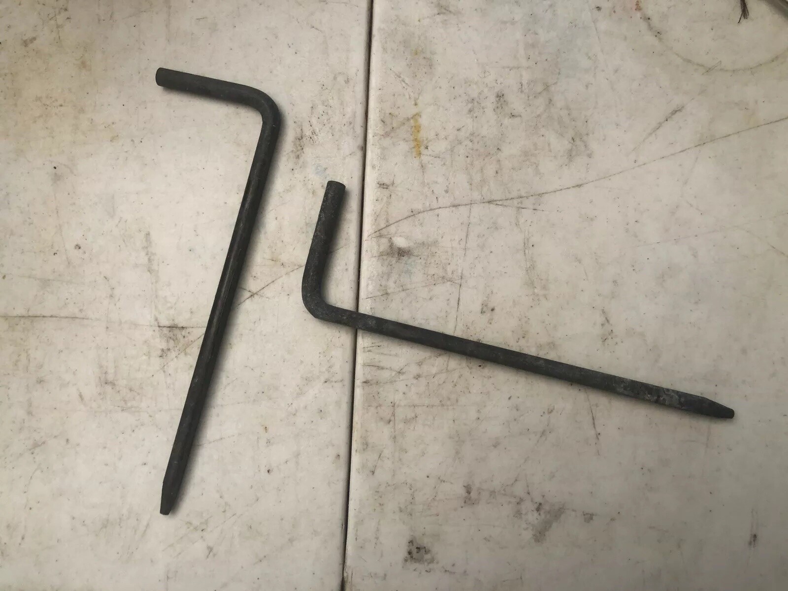 HEADLIGHT MOUNTING PINS RODS Pair 99-06 Chevy & GMC SILVERADO SIERRA ...