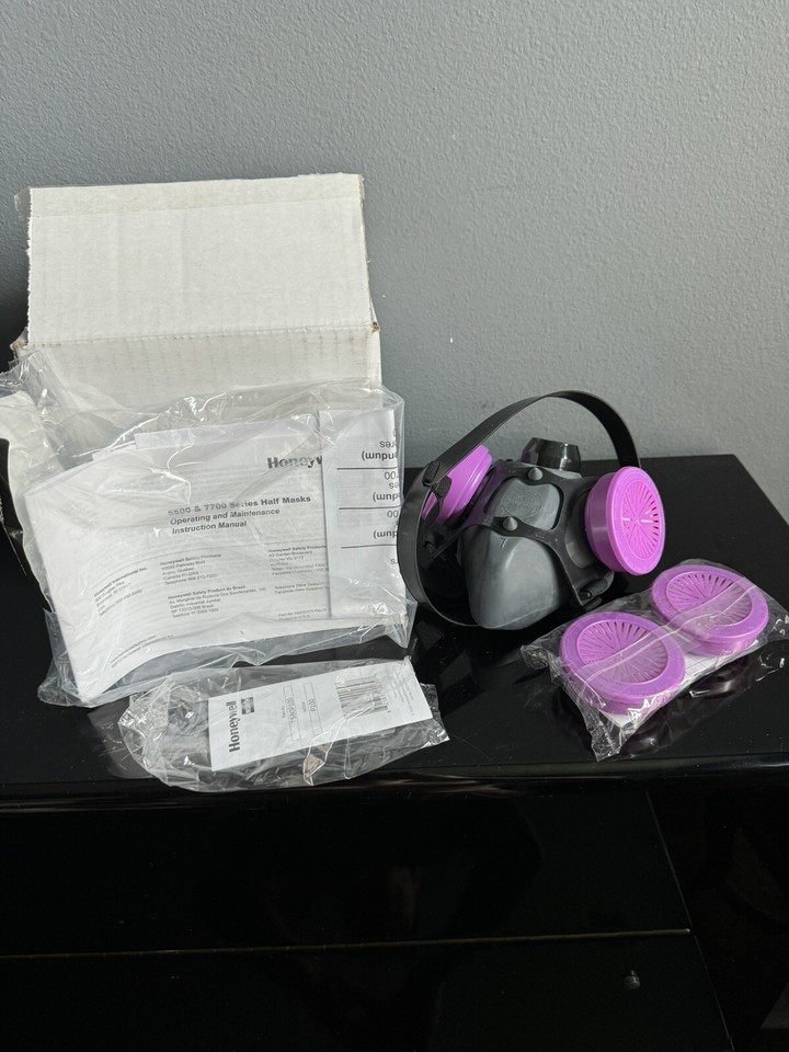 NEW Honeywell North 5500 Series Half Face Respirator Kit + Extra New ...