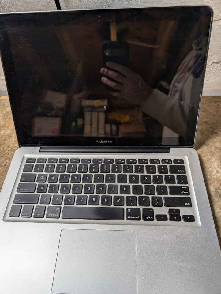 Lot of 4 Apple MacBooks - MacBook Air 13" & 2x MacBook Pro 13 ...