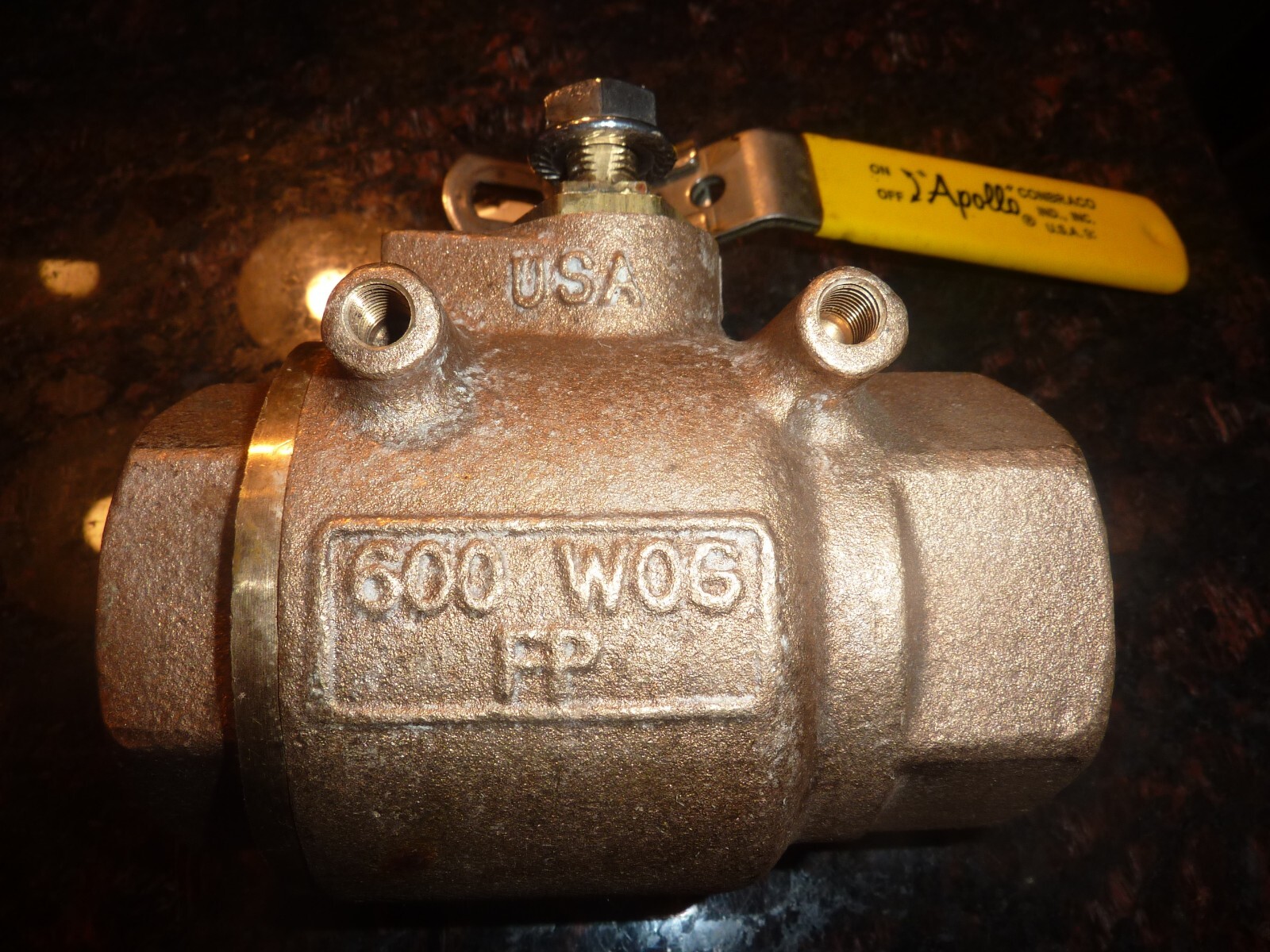 Apollo USA Brass Ball Valve 1 1/2" CII 1-1/2 600 WOG LOCKING HANDLE ...