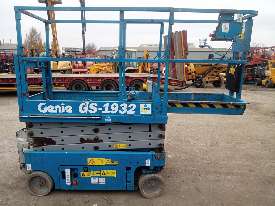 2006 Genie GS 1932 3219 Scissor Lift Access Platform cherry picker ...