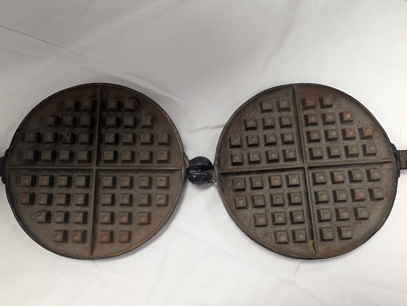 ANTIQUE LODGE #8 CAST IRON WAFFLE MAKER W/ STAND ARC LOGO RARE GREAT ...