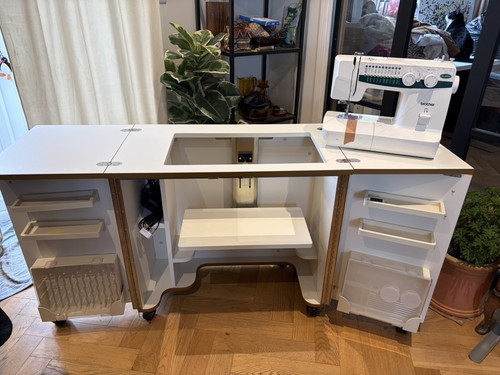 Horn Gemini Sewing Machine & Overlocker Cabinet + Airlift Beech & White ...