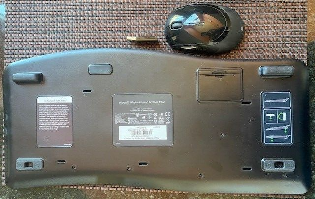 Microsoft Wireless Comfort 5000 Desktop Keyboard, Mouse and Dongle ...