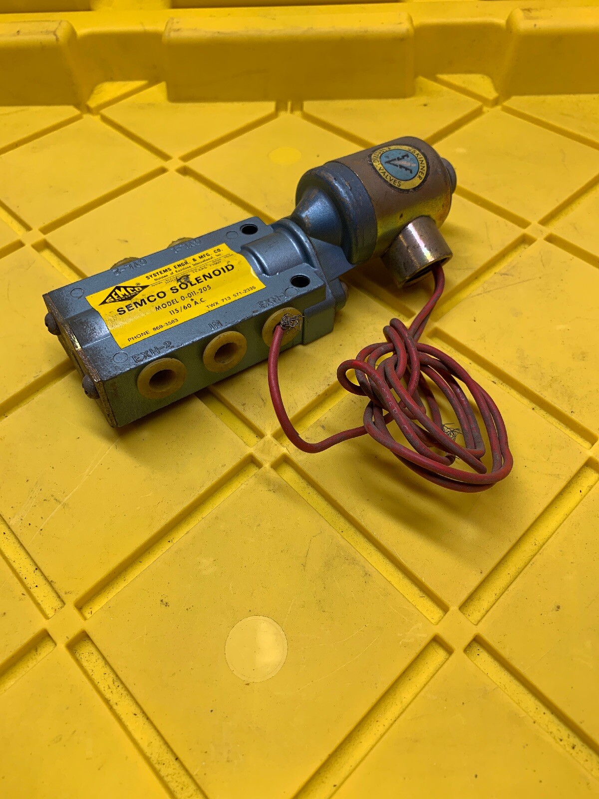 Semco Skinner 0-011-205 1/4" 4-Way Solenoid Valve, 115V, 150 Psi, Used ...