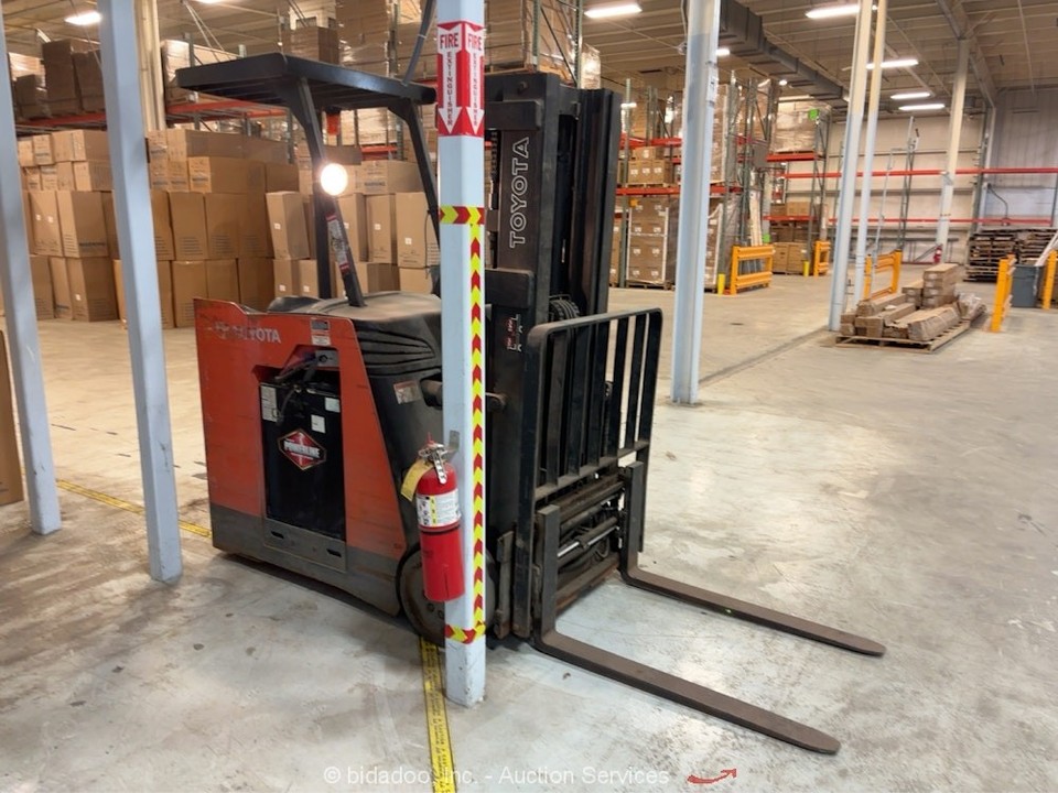 2000 T 7BNCU20 4,000 lbs Electric Stand On Forklift Lift 36V -Parts ...