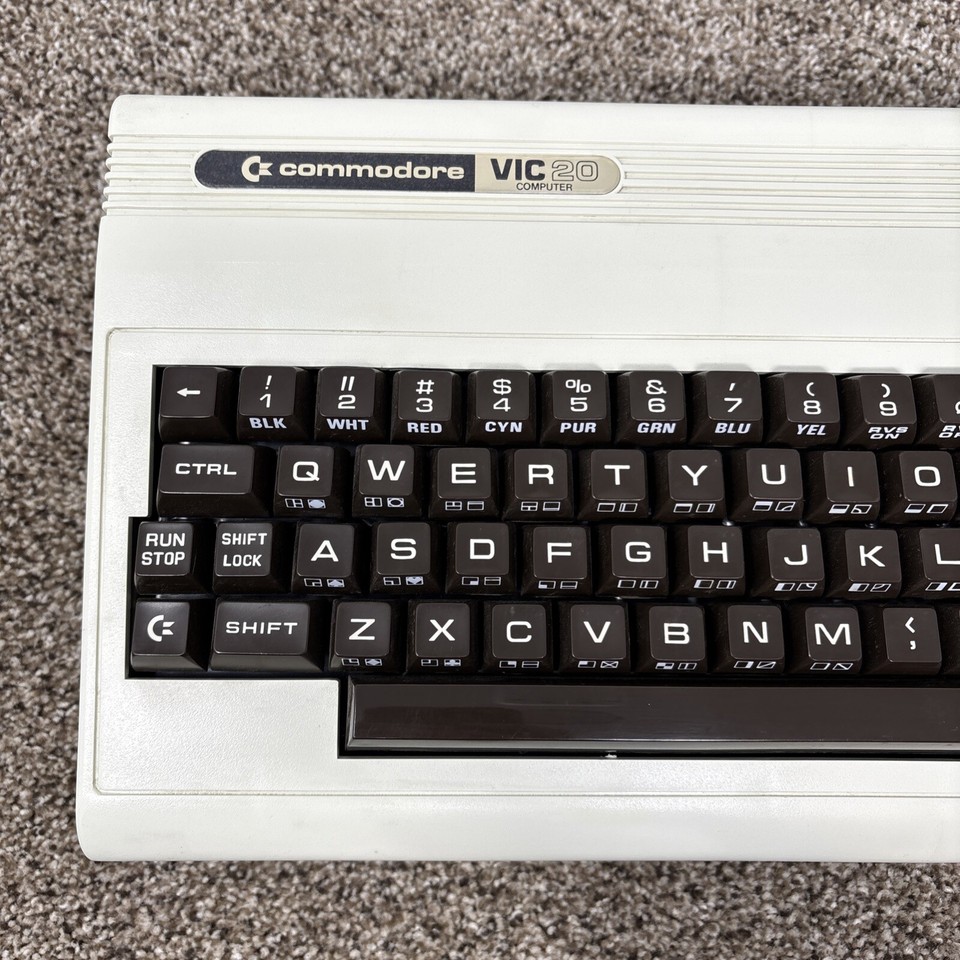 Commodore Vic-20 Computer - w/ PET Keys - Works Great Low Serial Number ...