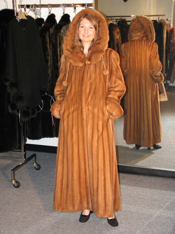 CHICAGO FUR MART SIZE 10.BRAND NEW WHISKEY FEMALE MINK COAT W/HOOD.REG ...