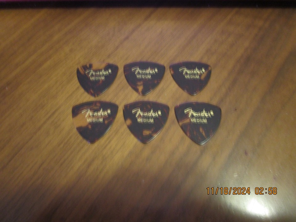 6 Pack of Fender Celluloid 346 Shape Guitar Picks- Shell, Medium Gauge ...