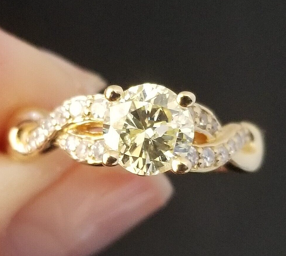 Gorgeous Fancy Yellow Solitaire Diamond 18k yellow gold ring/engagement ...