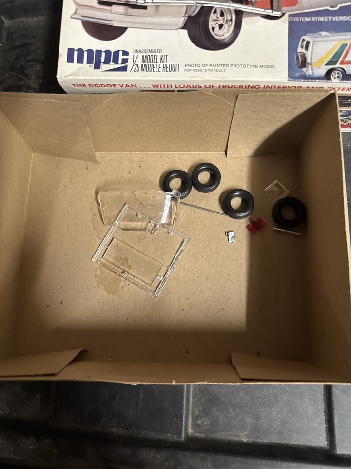 MPC 1977 Dodge Van Model Kit 1/25 # 7722 | eBay