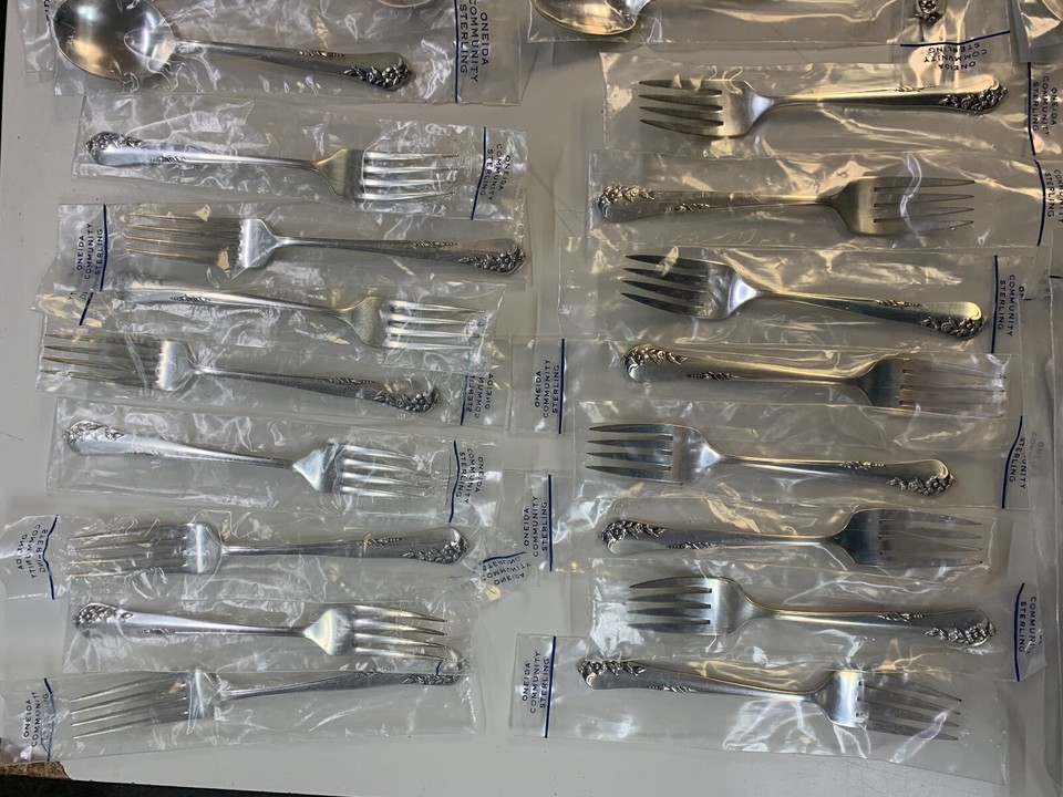 ONEIDA COMMUNITY STERLING SILVER ENGAGEMENT SILVERWARE SET WOOD VELVET ...