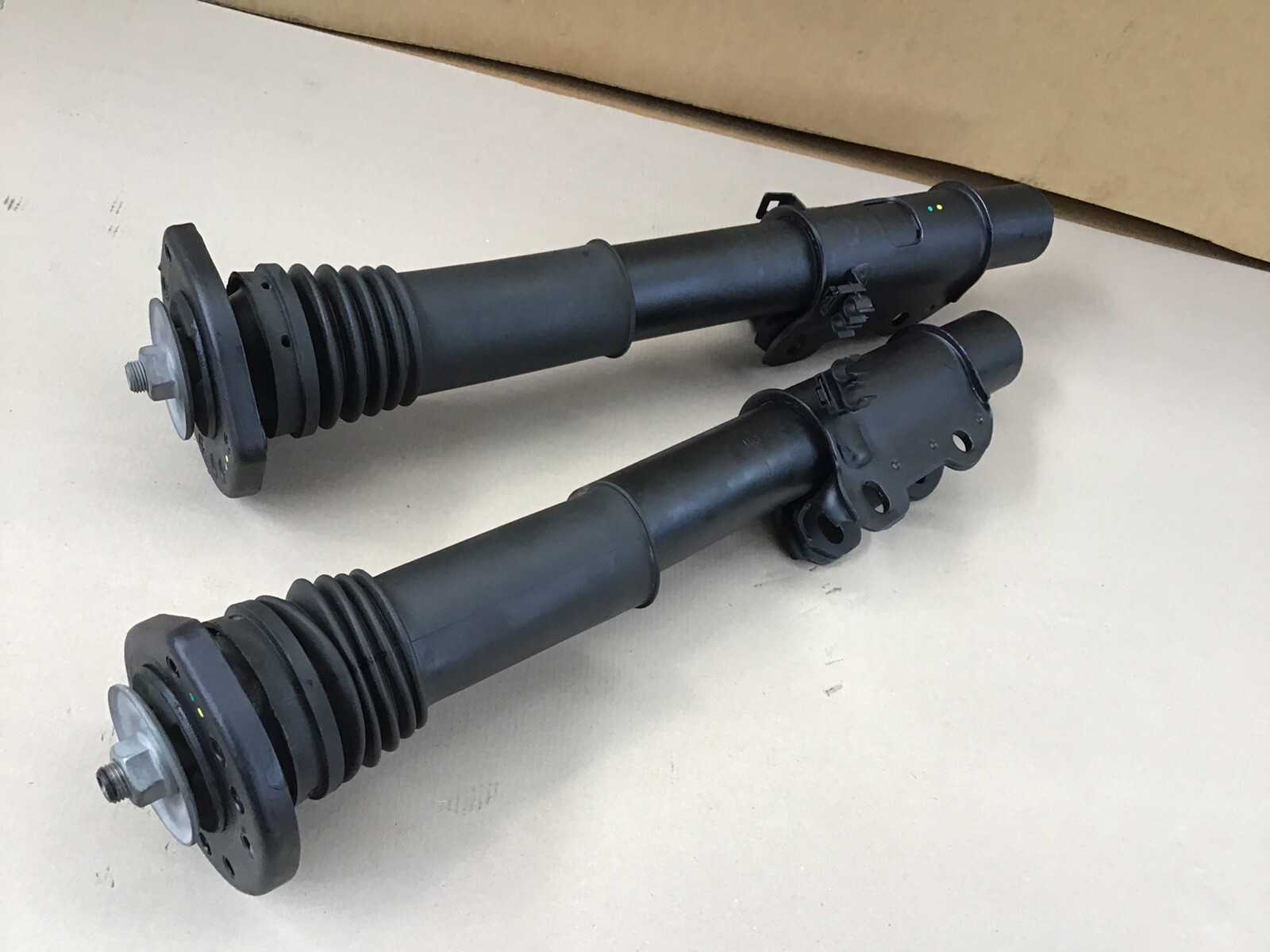 Genuine Mercedes Sprinter Front Shock Shocks Absorbers x 2 2006 Onwards ...