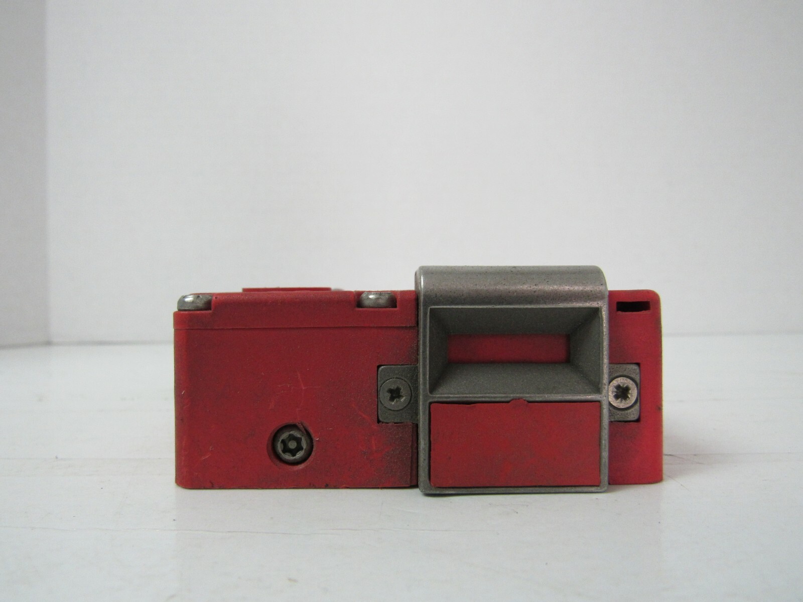 GUARD MASTER TLS-GD2 SAFETY SWITCH WITH GUARD LOCKING | eBay