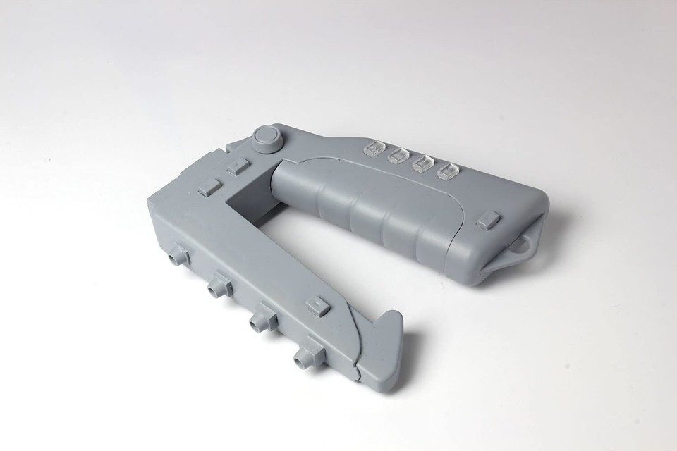 MPC Space MPC941 Space 1999 Stun Gun & Commlock 1/1 Scale Model Kit ...