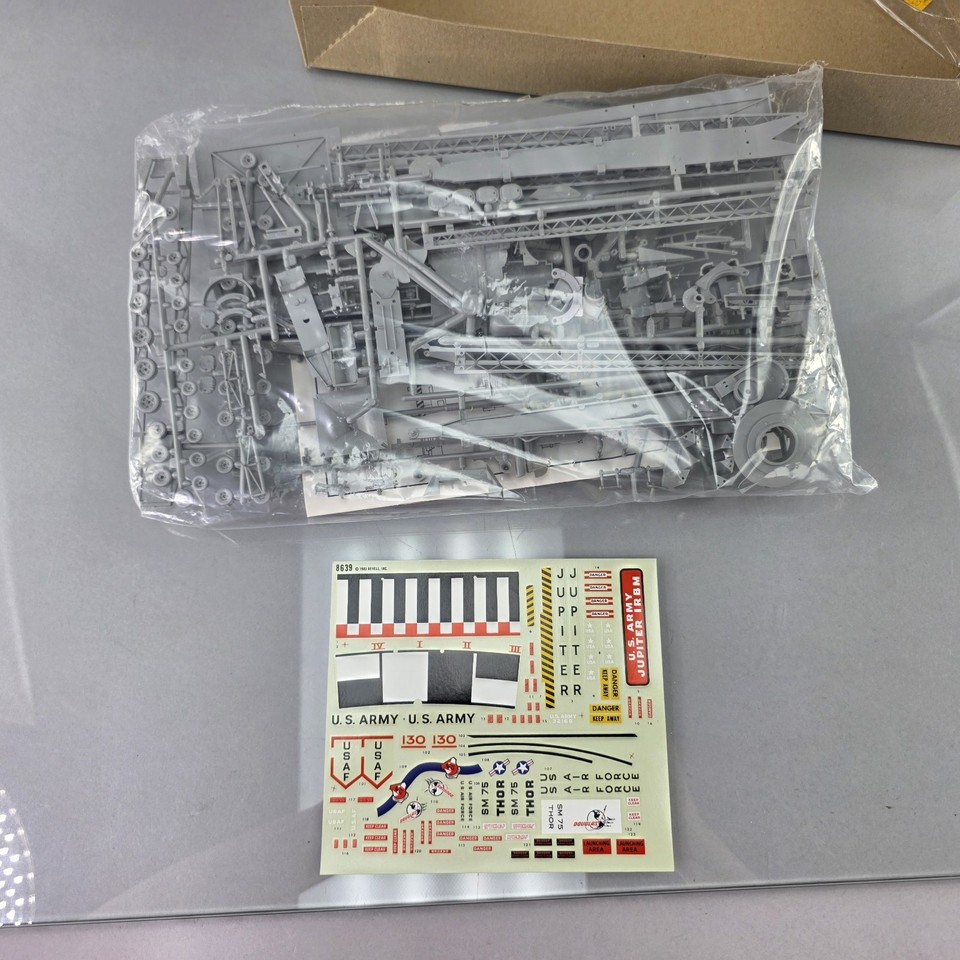 Revell 1/110 The History Makers Thor & Jupiter IRBM Missile Model Kit ...