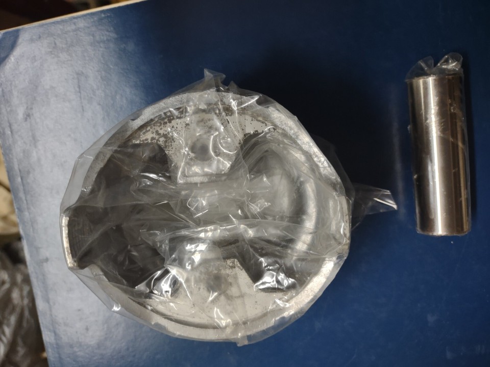 Genuine Nissan Pistons w/Pins For 1984-87 300Z Part No. 12010-V7101 | eBay