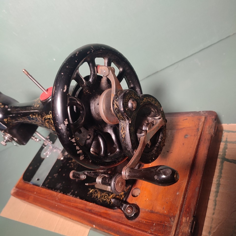 Singer Hand Crank Sewing Machine Very Old Model Working With Wooden ...