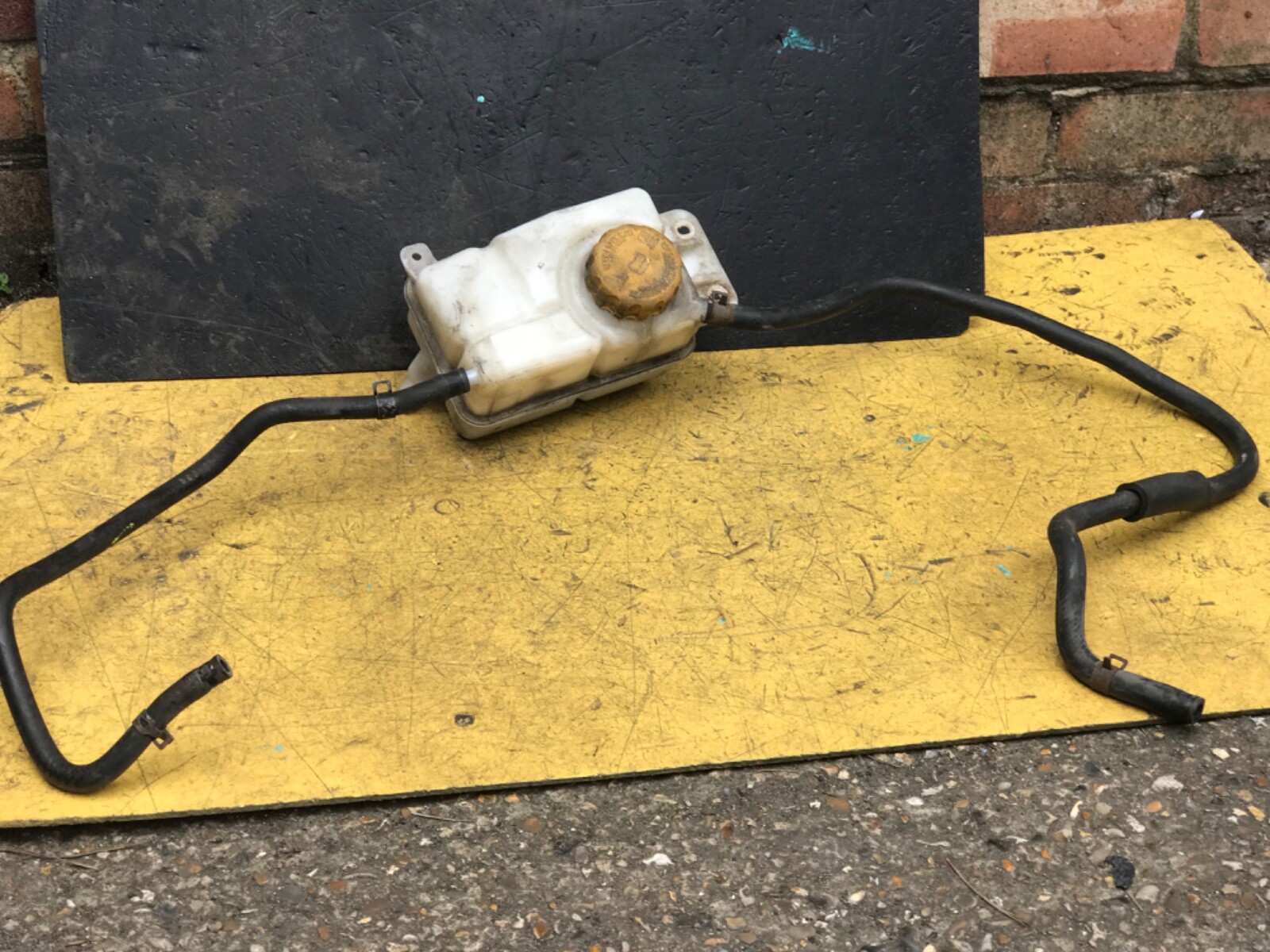 Daewoo Kalos coolant expansion tank WITH holes 96536545 genuine 2004 ...