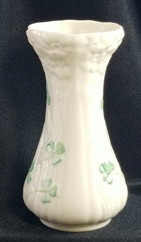 Belleek Daisy Spill Vase Shamrock Embossed Bud Vase 9th Blue Mark 4.5 ...